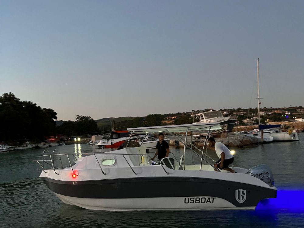 US BOAT CRUISER-700 - maritimart.com